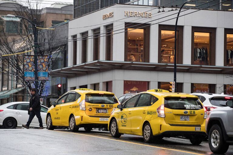 Gold Star Taxis: Your Premier UK Transport Choice | ICS Taxi